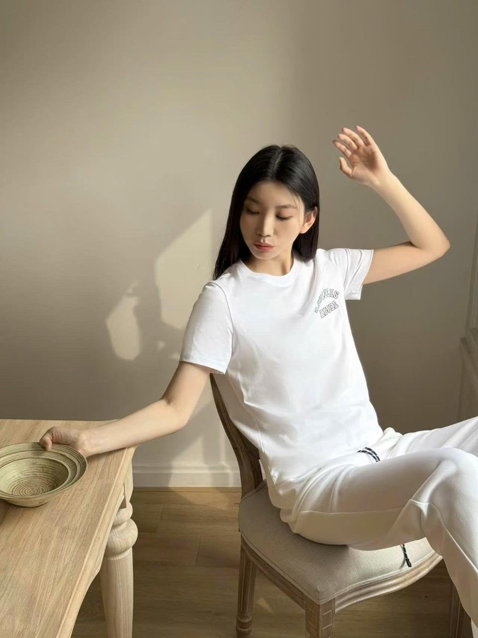 Phong cách hàng ngày đa dạng của Chester Charles, sành điệu như nữ chí