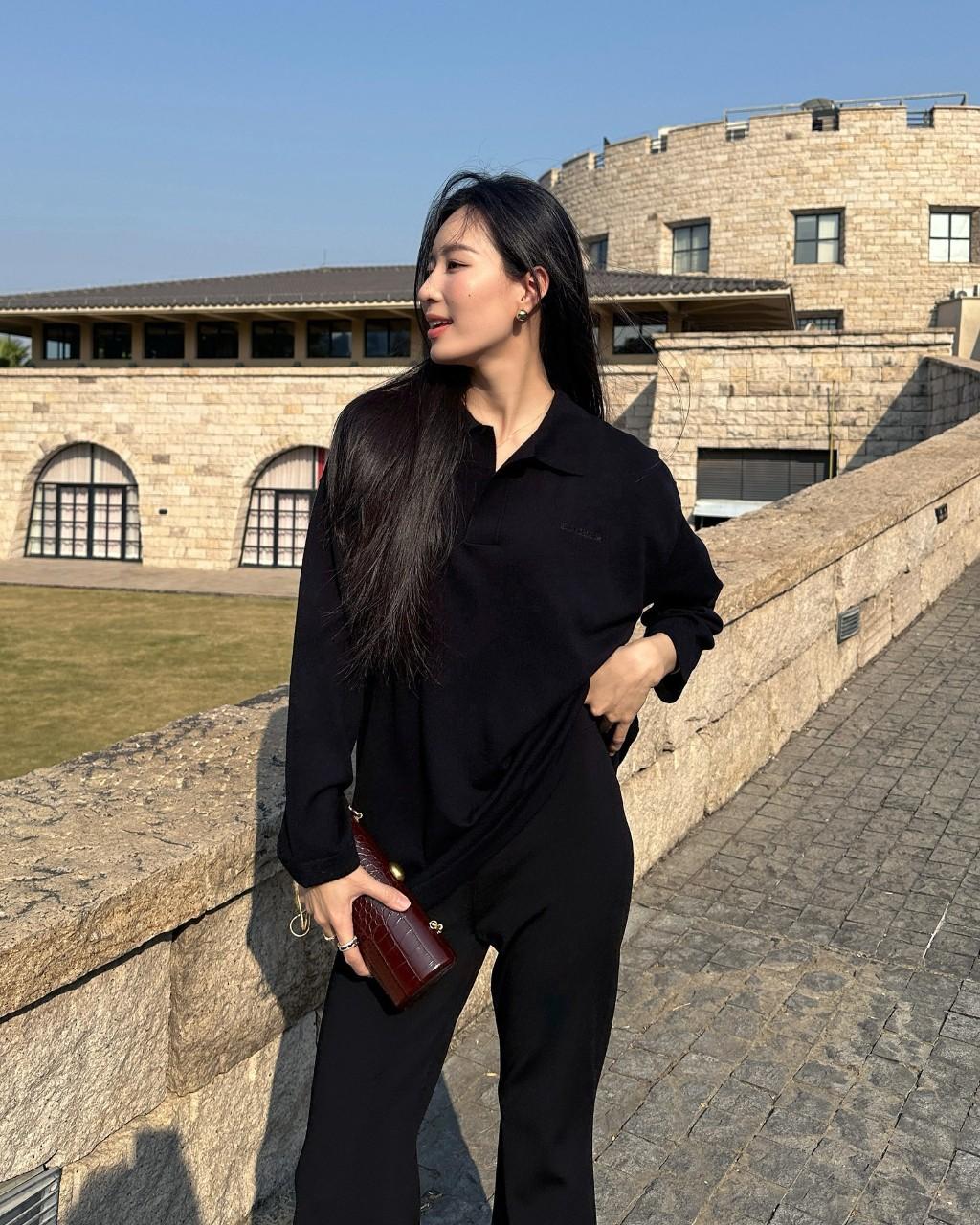 City Walk Chester Charles fashion | Trang phục đầy năng lượng cho năm