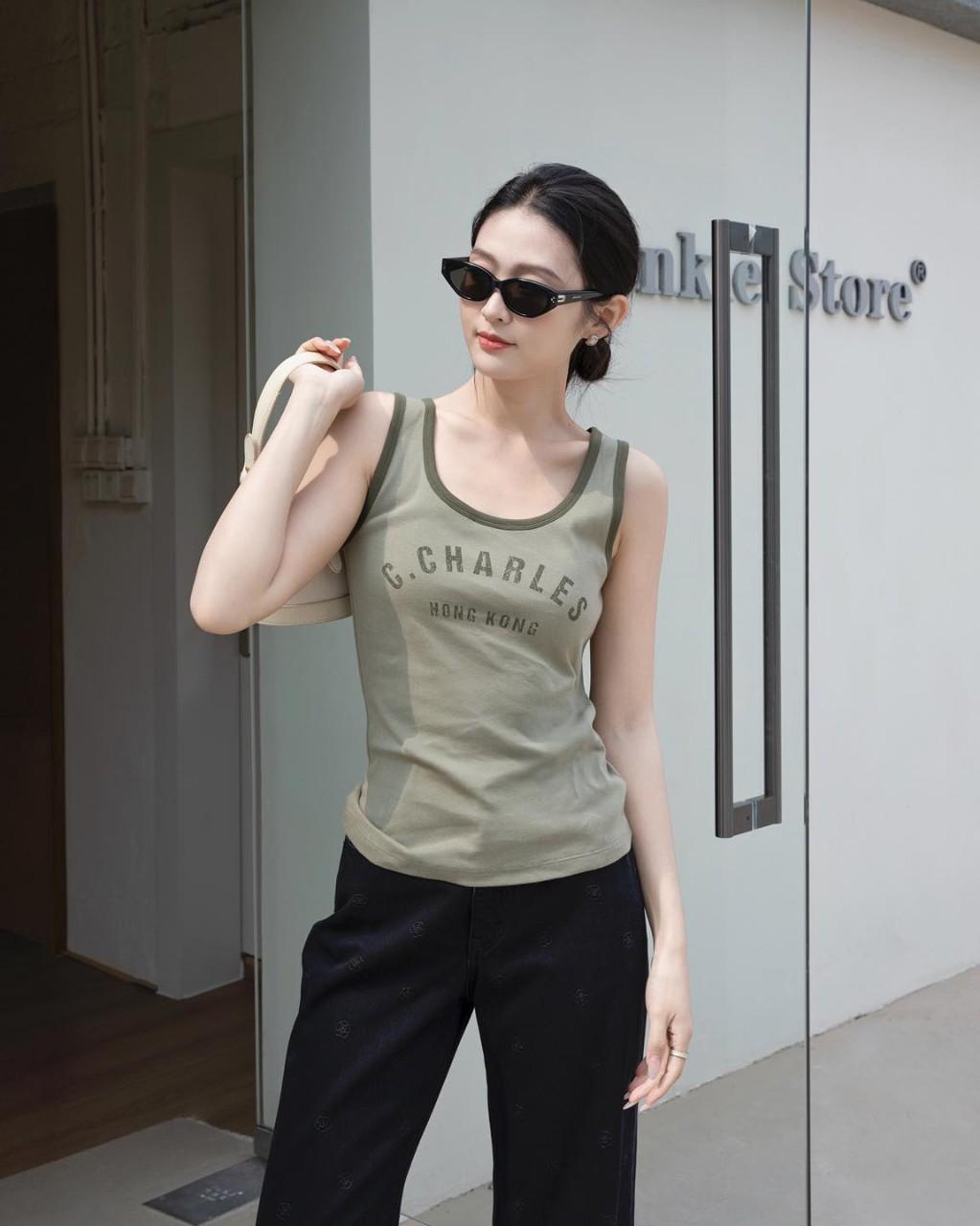 Phong cách hàng ngày đa dạng của Chester Charles, sành điệu như nữ chí